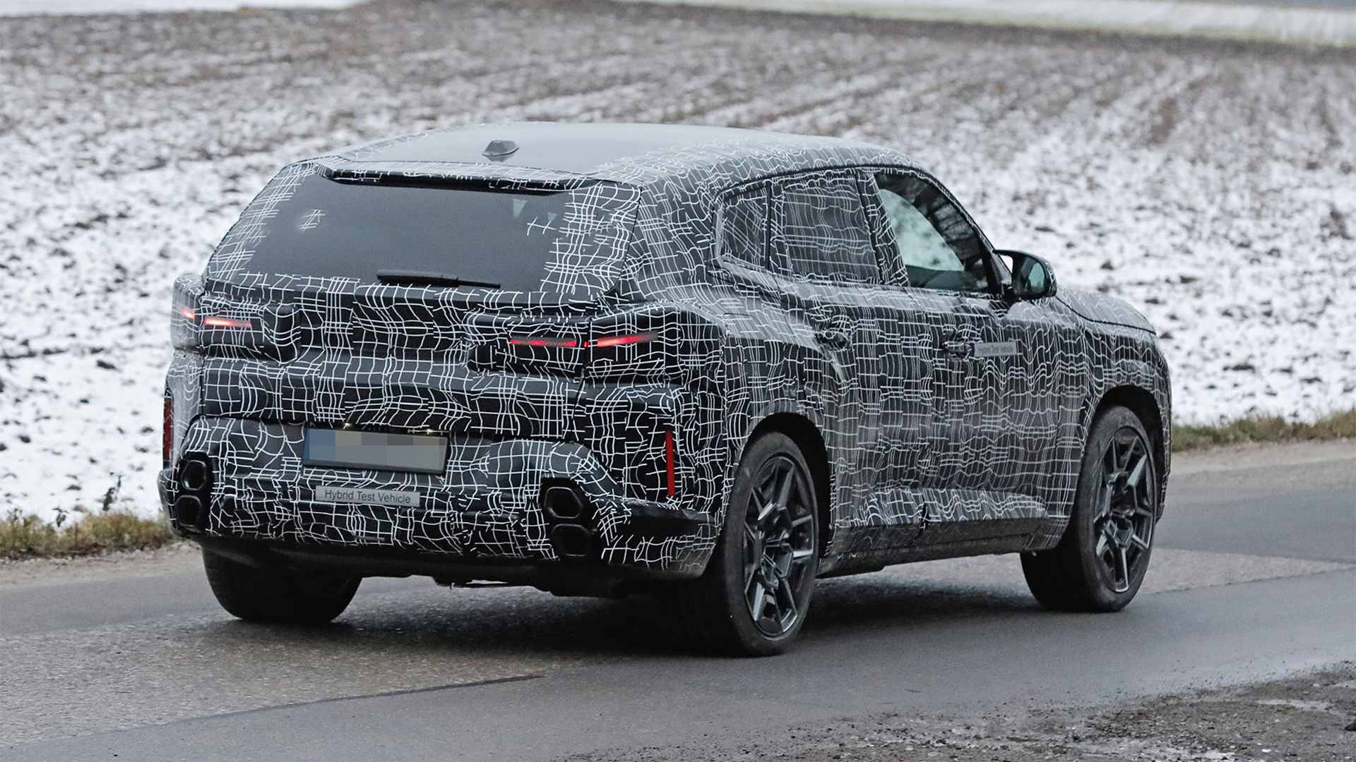 BMW XM mass production version of camouflage car exposed, V8 engine ...