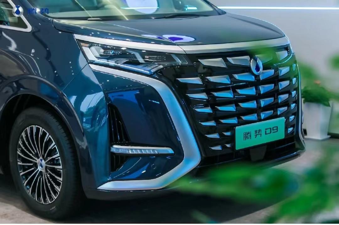 Chinese brand "all-round nanny car" - Denza D9 - iNEWS