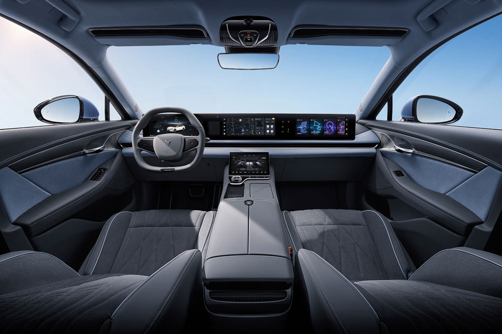 Lantu light chasing advanced intelligent nervous system - iMedia