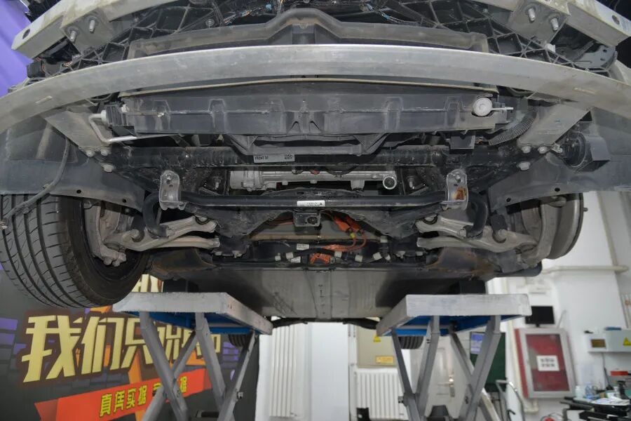 5-year-old second-hand Tesla Model 3, the chassis has become like this ...
