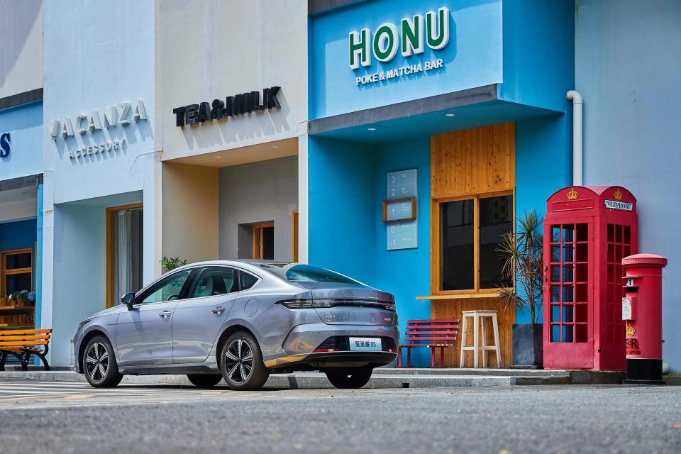 Ultra-low car cost, BYD Destroyer 05 refuses sweet burden - iNEWS