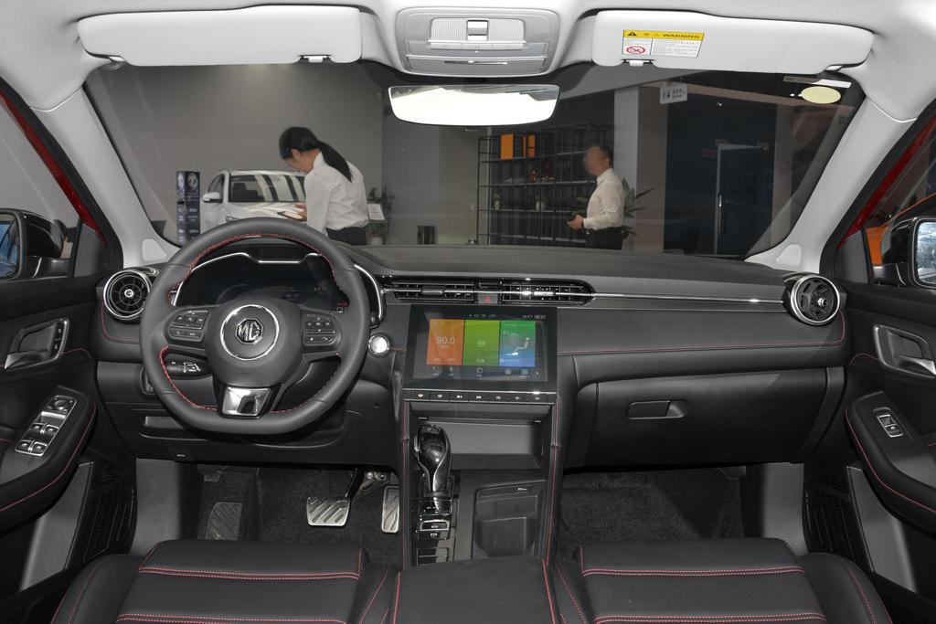 To please young people - MG 6PRO - iNEWS