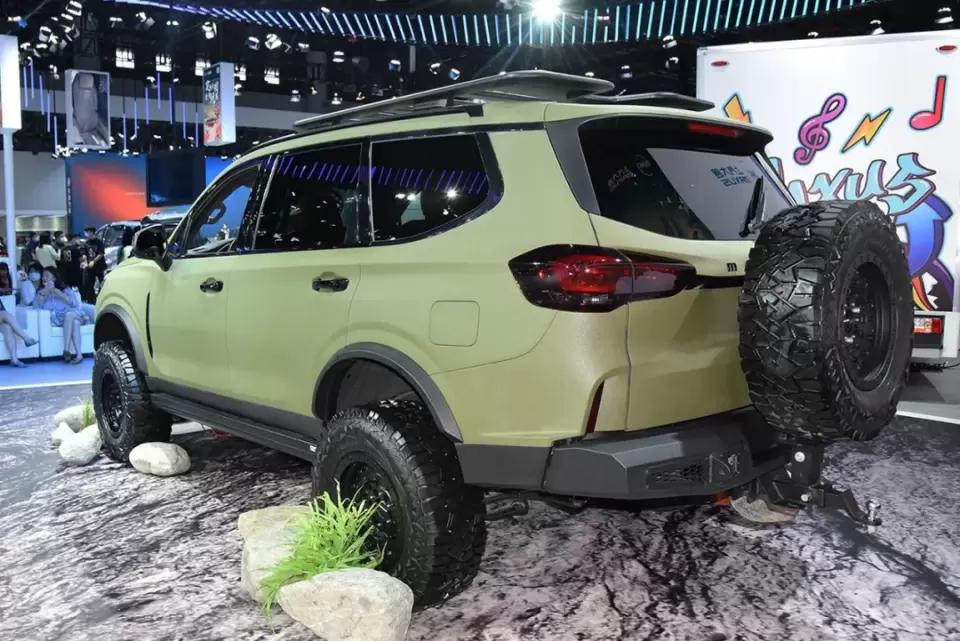 With a hard appearance, off-road capability, and large space, D90 Pro ...