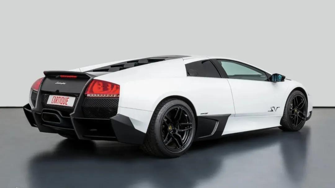 Top 9 super spicy cars that don't care about the size of the tail - iNEWS