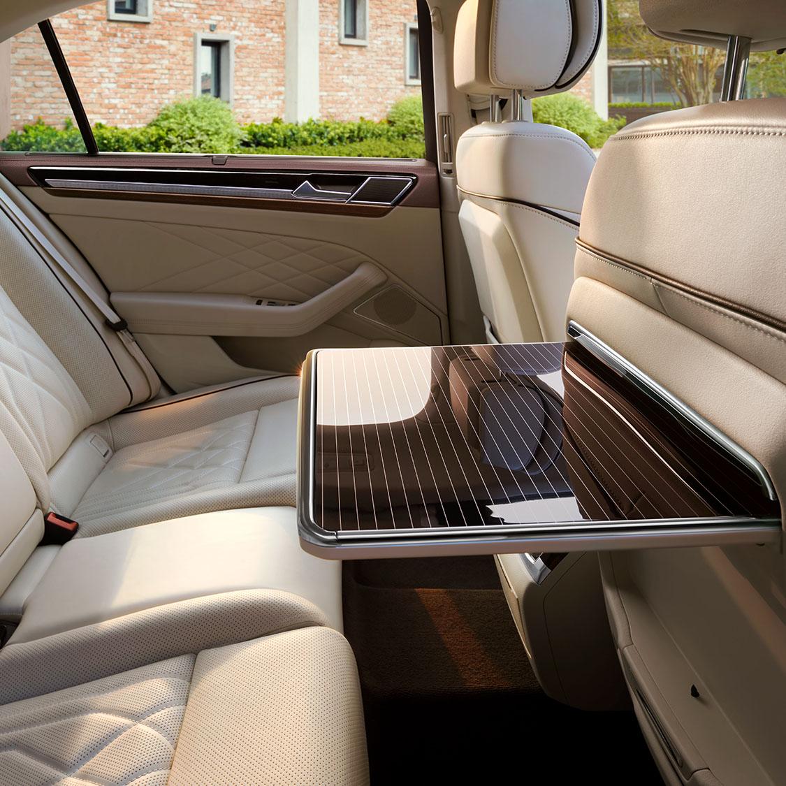 Low-key luxury elite fan - Xinhui Ang - iNEWS