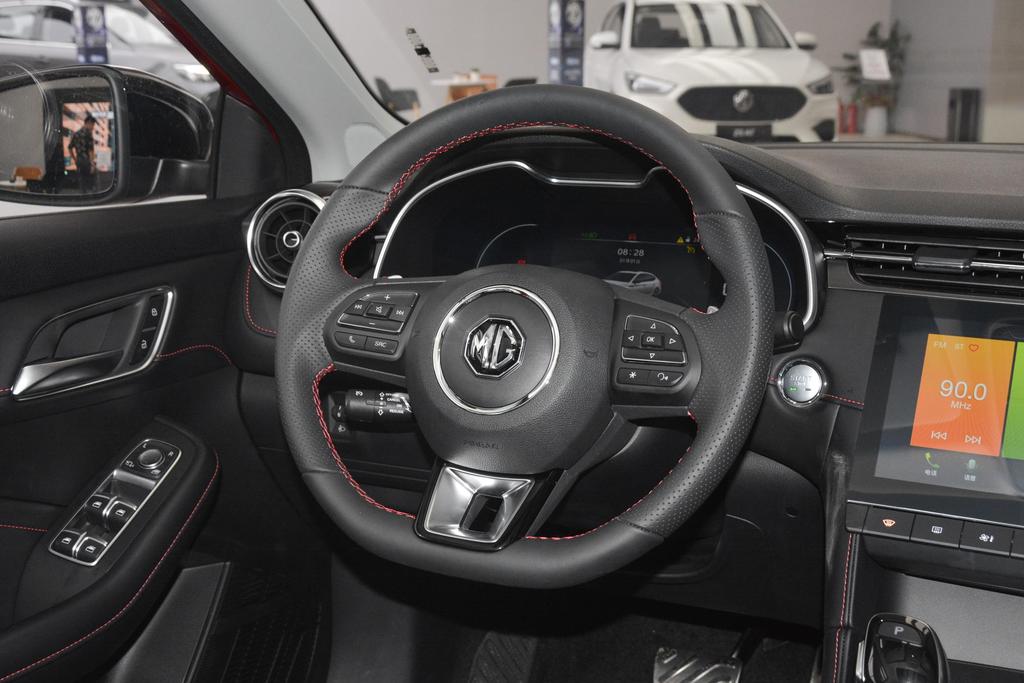 To please young people - MG 6PRO - iNEWS