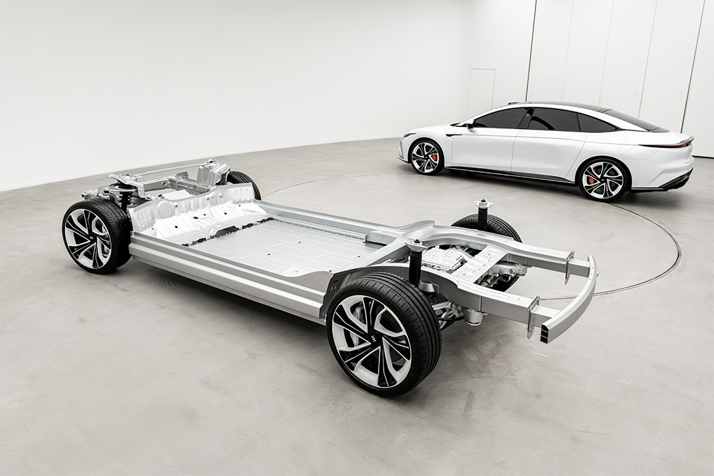 IM Zhiji car chassis - iMedia