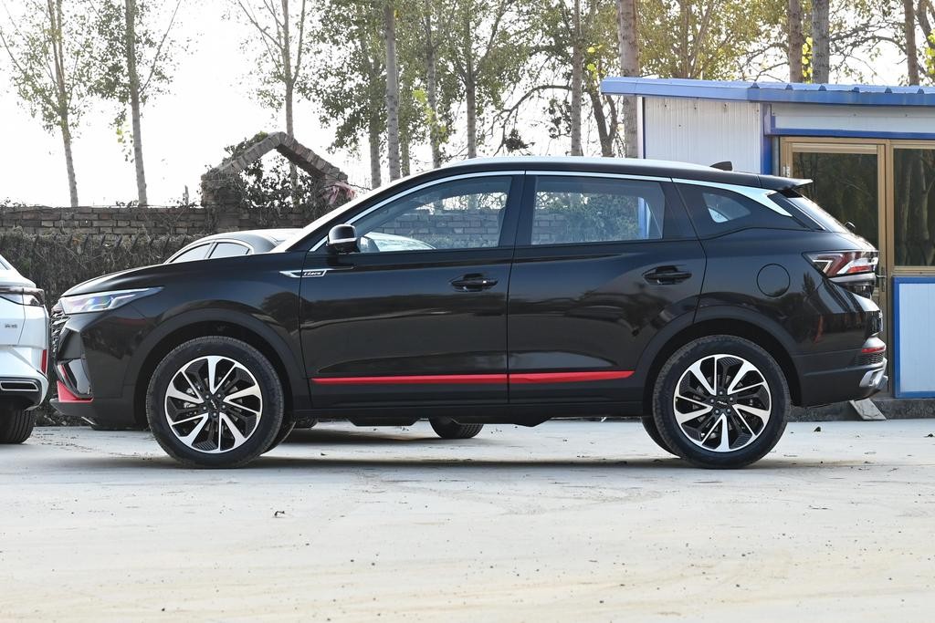 1.5T can have 190 horsepower, dual online appearance and configuration, real shot Dongfeng ...