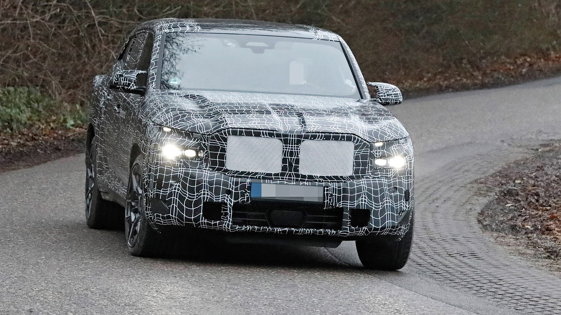 BMW XM mass production version of camouflage car exposed, V8 engine ...