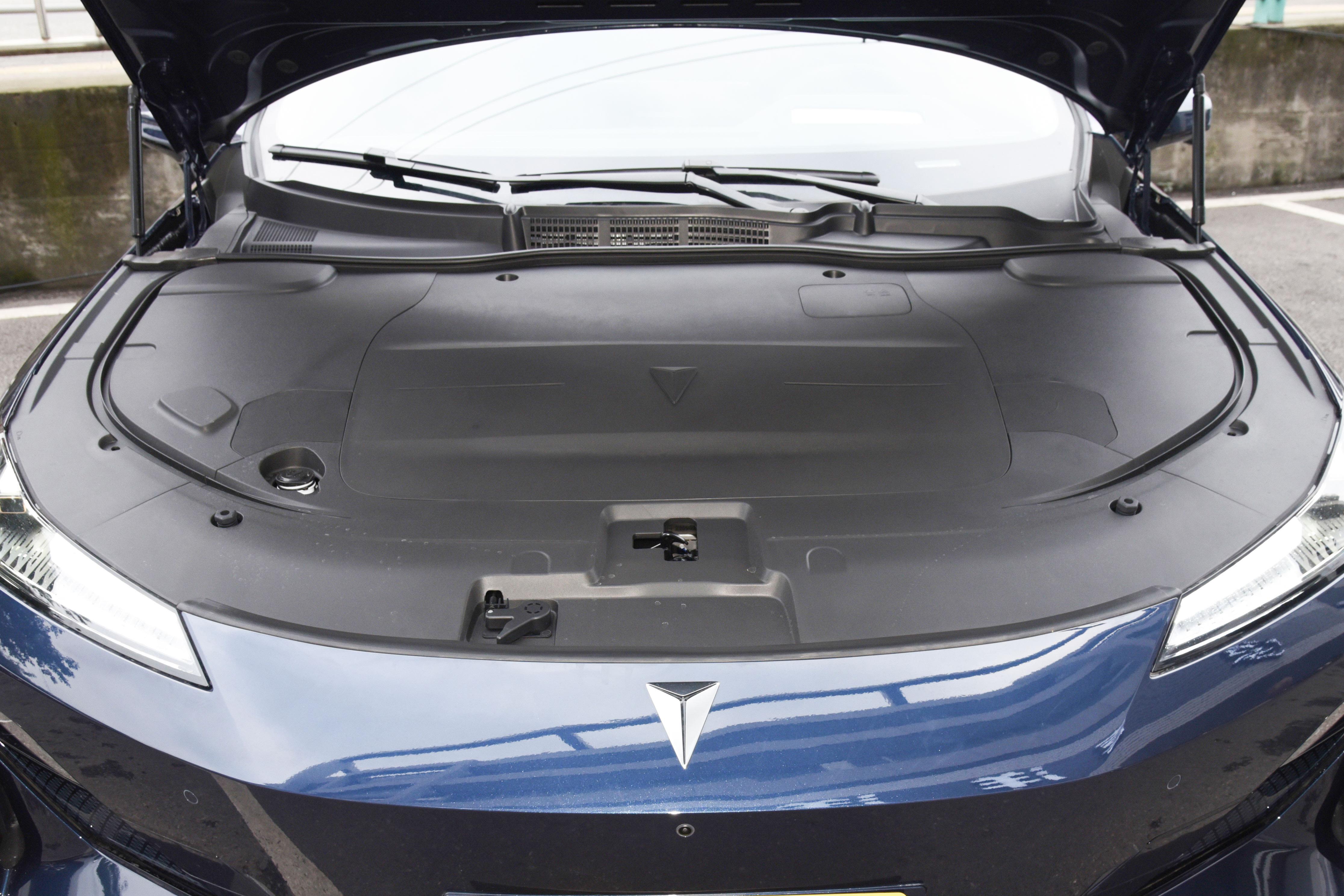 A new energy vehicle without mileage worries, the deep blue SL03 has a comprehensive battery ...