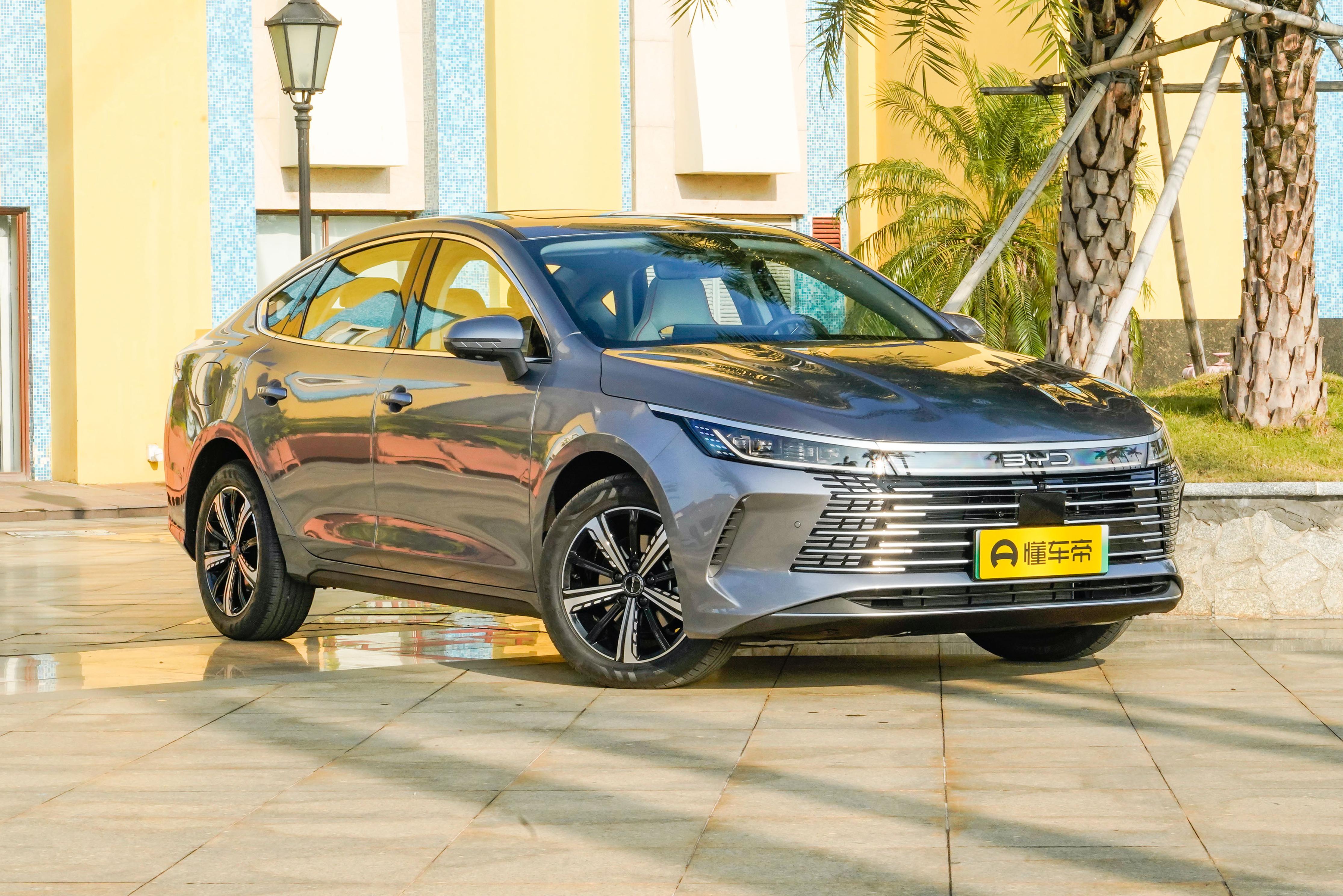 New design language with rotating central control large screen BYD ...