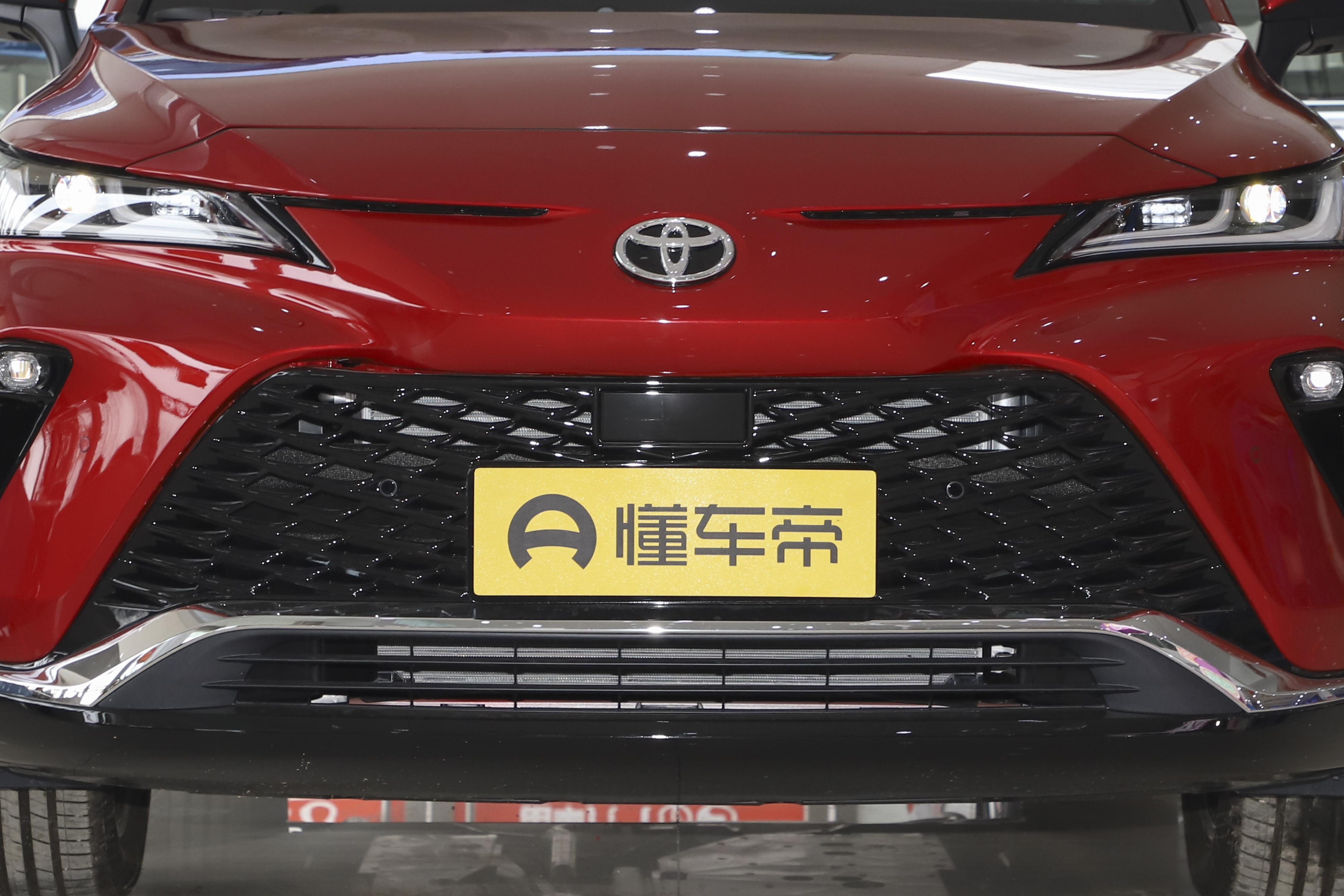 Toyota Vesa: mid-size SUV, with two-wheel drive and four-wheel drive ...