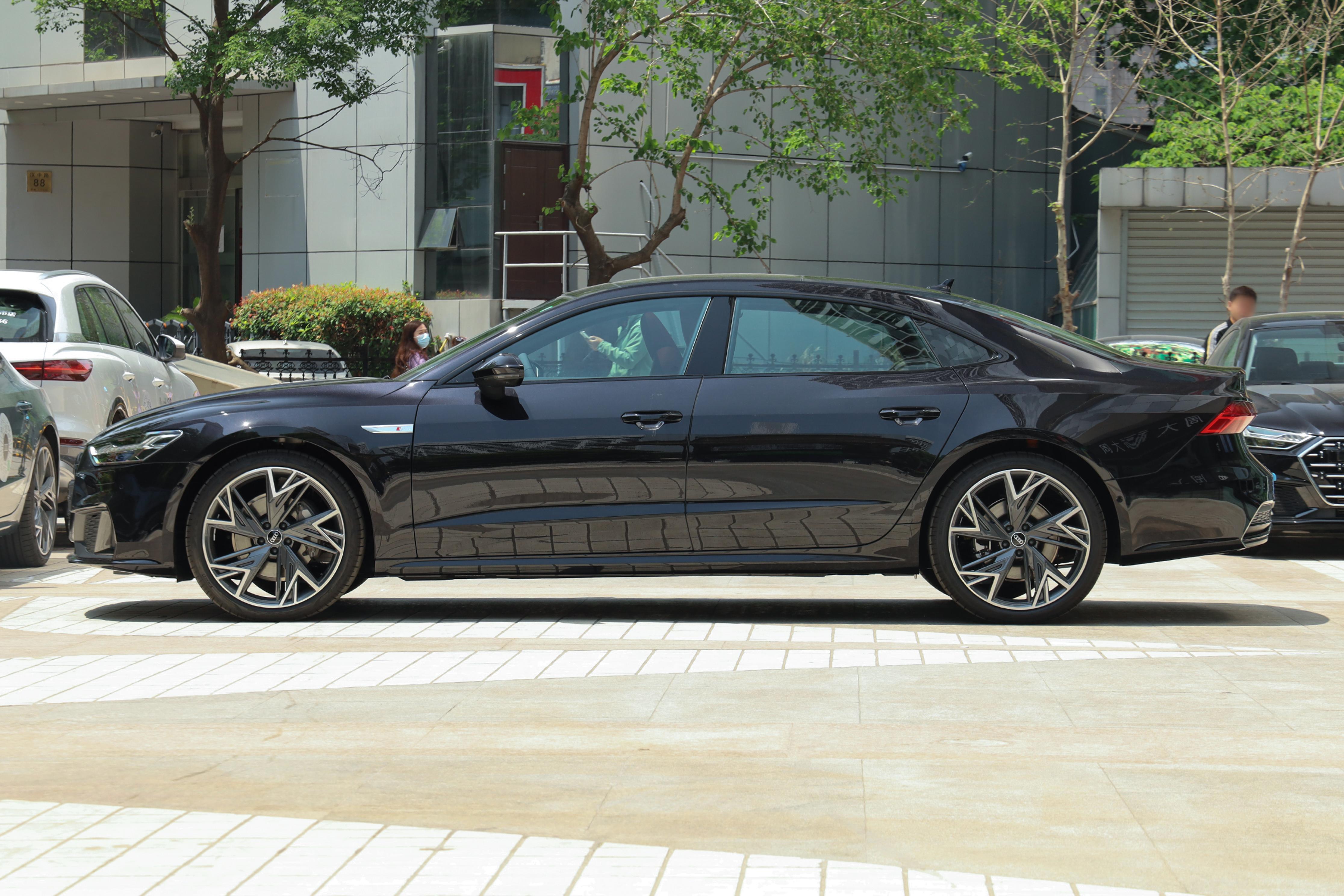 SAIC Audi A7L, with a length of nearly 5 meters 1, only costs more than ...