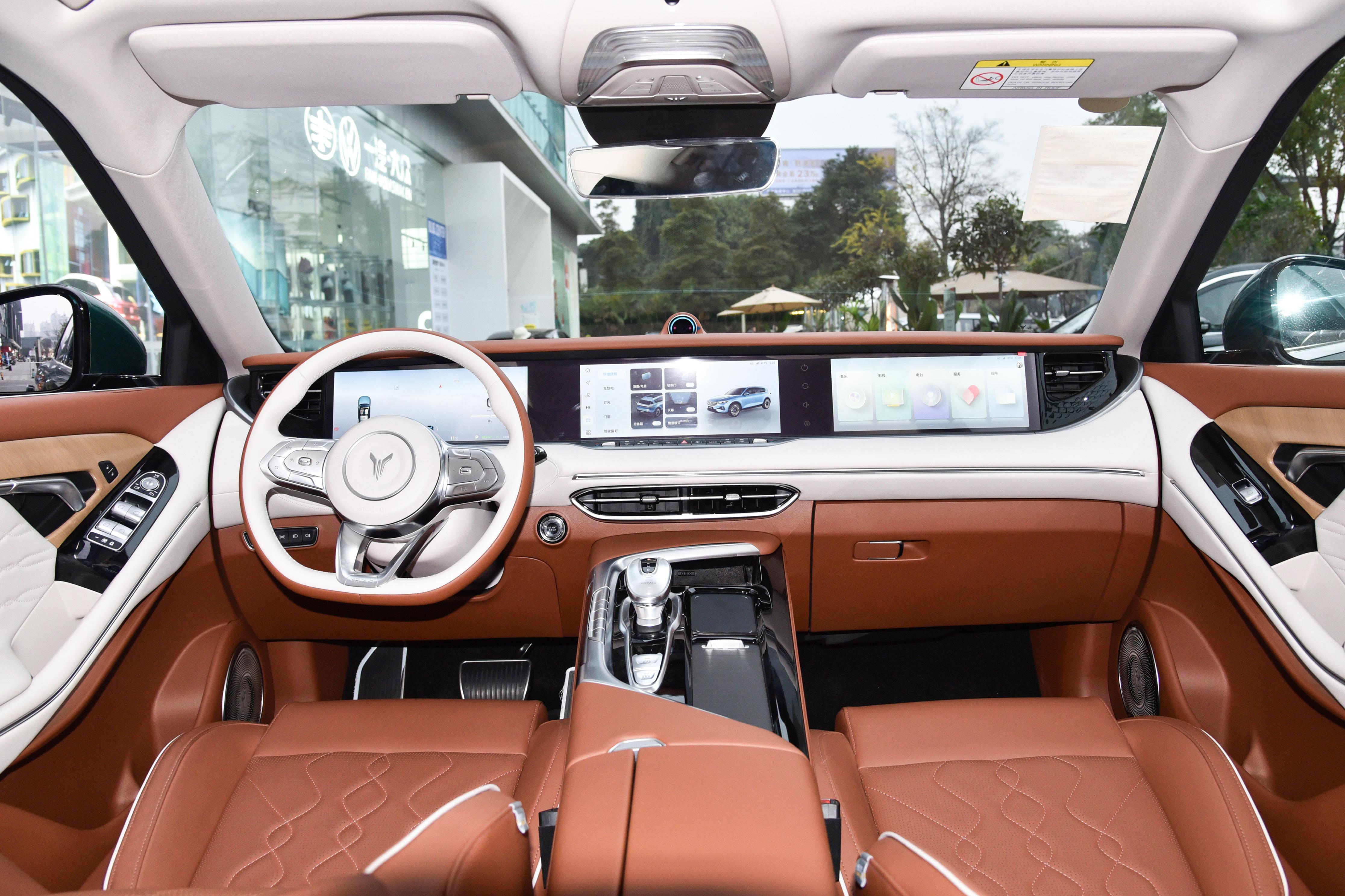 Equipped with electric four-wheel drive, with a comprehensive battery ...