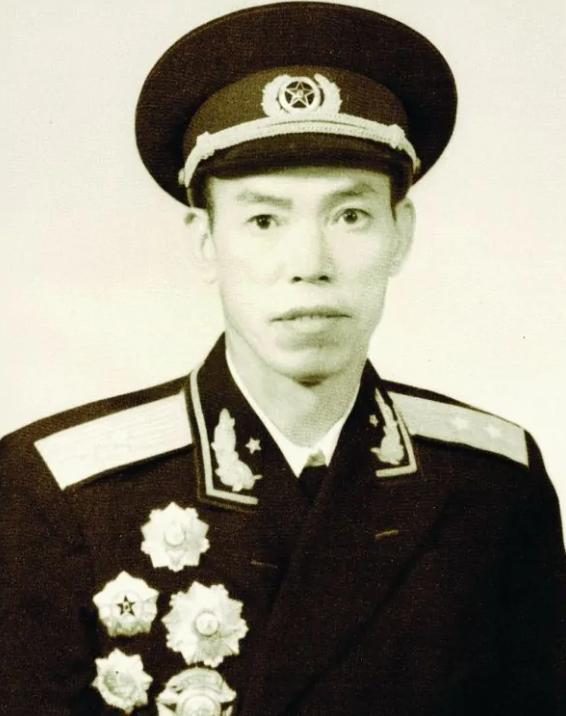 Han Shu: The deputy commander of the "Long Live Army", the ...