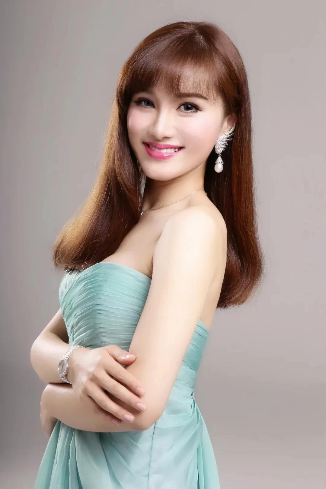 Beautiful singer Chen Ziyan, sweet song!Human beauty - iNEWS