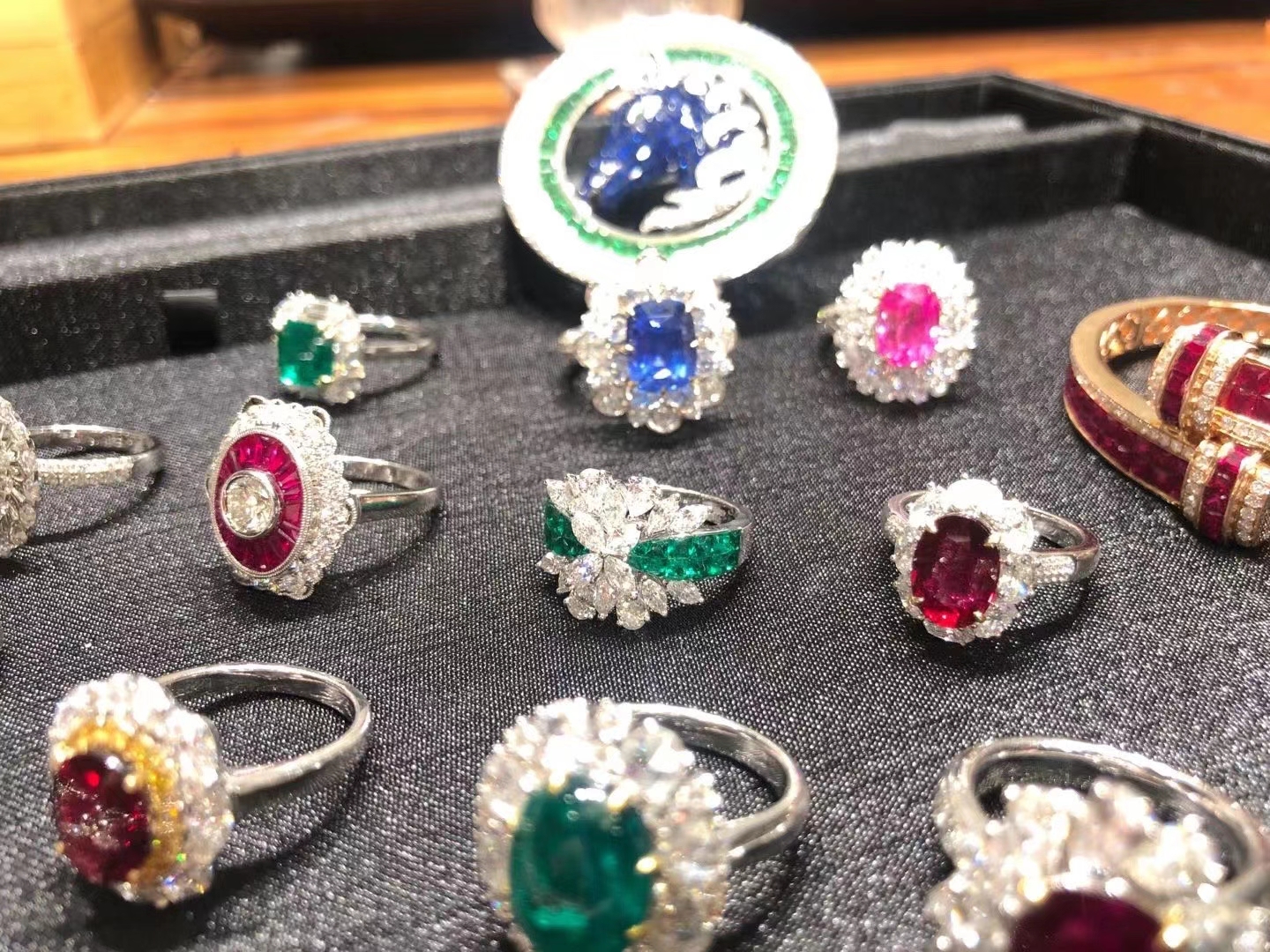 She was a pioneer who led the fashion of jade, and understood the ...