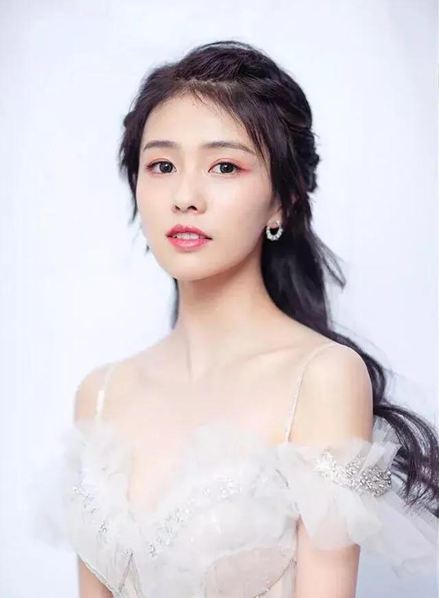 Bai Lu, who has always been questioned for being red, ushered in the ...