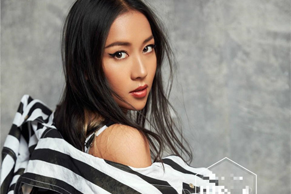 The wife of Jike Yiyi sent Changwen, and the three people were entangled. - iNEWS