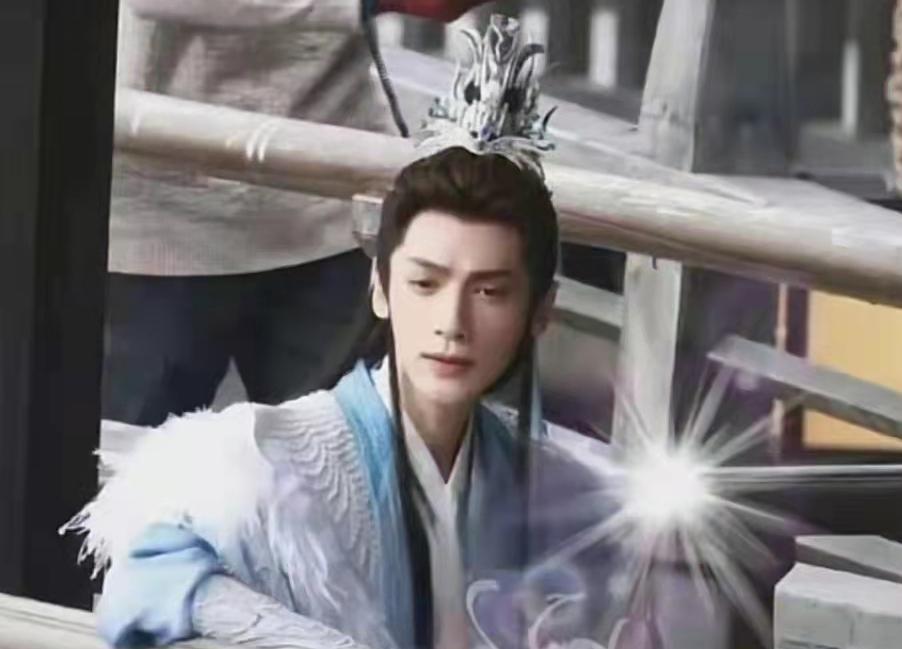 Changyue Jinming film flower exposed, Luo Yunxi's white deer red and ...