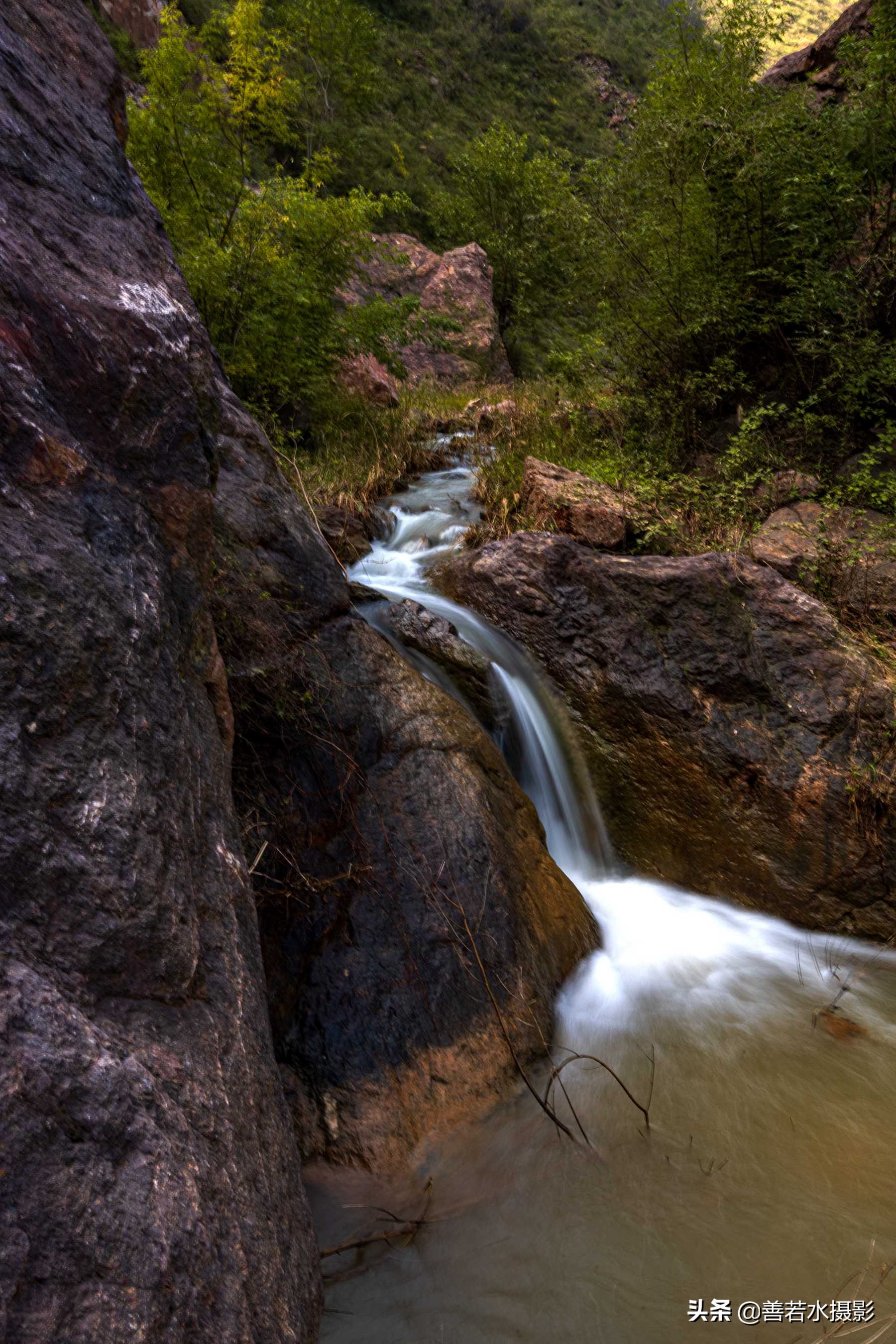 Five acres of poetic waterfall in Longxiang - iNEWS
