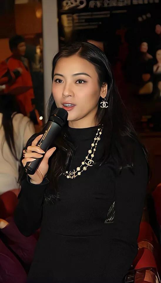 Chen Sisi sing home - iNEWS