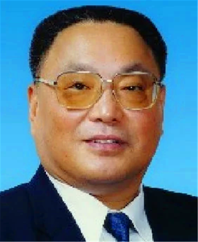 Deng Xiaoping talks about Chinese football - iNEWS