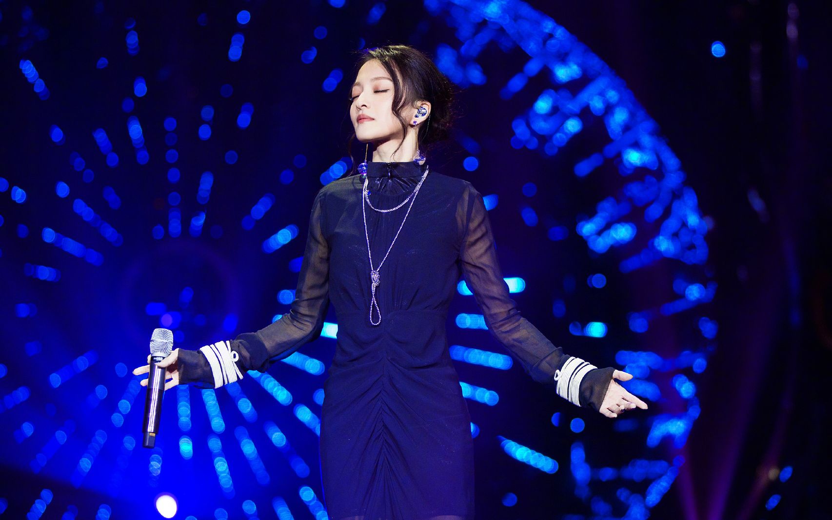 Do you know the seven stars who are known as "iron-lung singers" in the ...