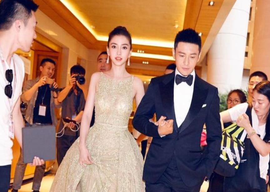 The actress took a photo with Huang Xiaoming, Xiaoming chose to put his hands in his pockets ...
