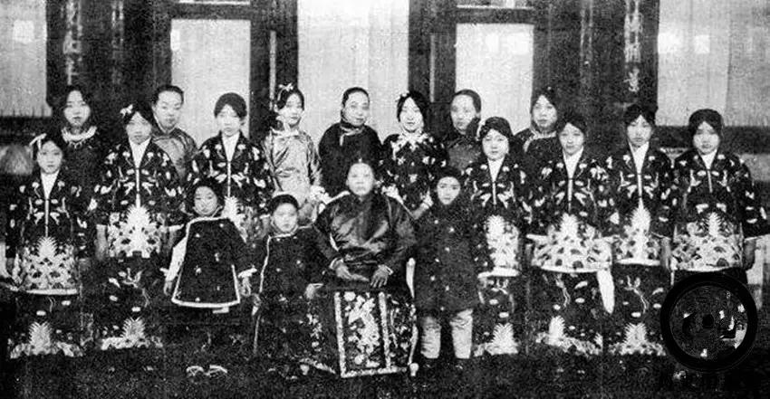 Why did Yuan Shikai, President of the Republic of China and his wife Yu ...