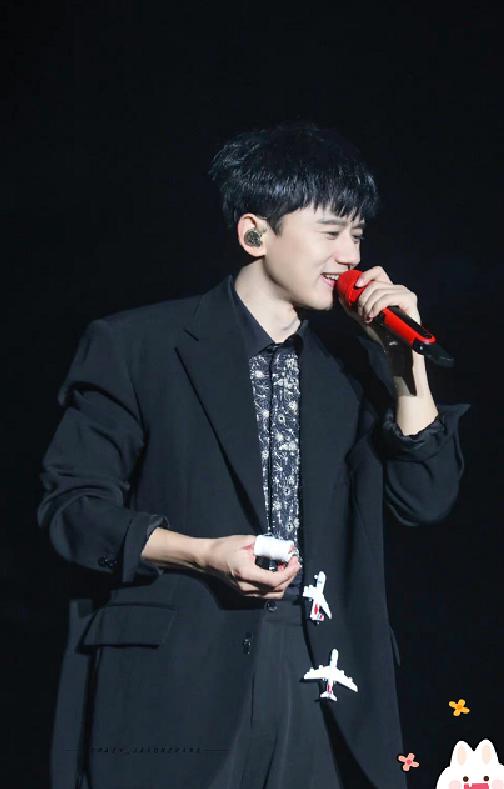 Zhang Jie appeared in the Zhangjiajie recording program, his thumb and ...