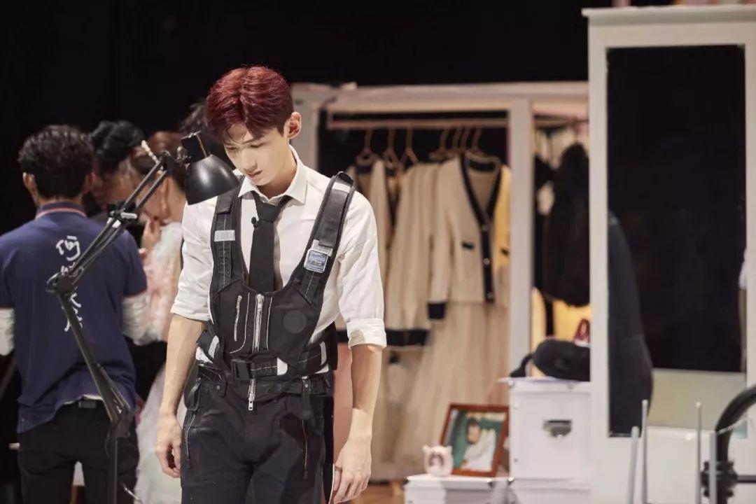 Bai Jingting and Zhang Binbin are in the same frame at the May Fourth ...