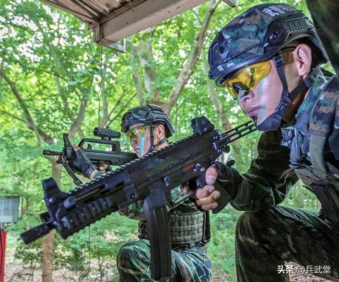 Is the domestic QCQ171 submachine gun finalized?The tactical rail is ...