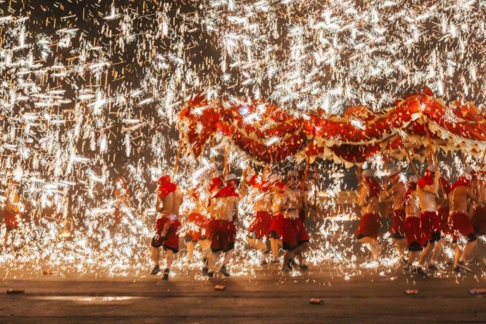 Longxiang Tongliang, Dancing with the Dragon | Meet the stunning dragon ...
