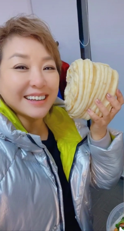 Is worth 1 billion Li Jing crying poor? Saying that my daughter lives ...