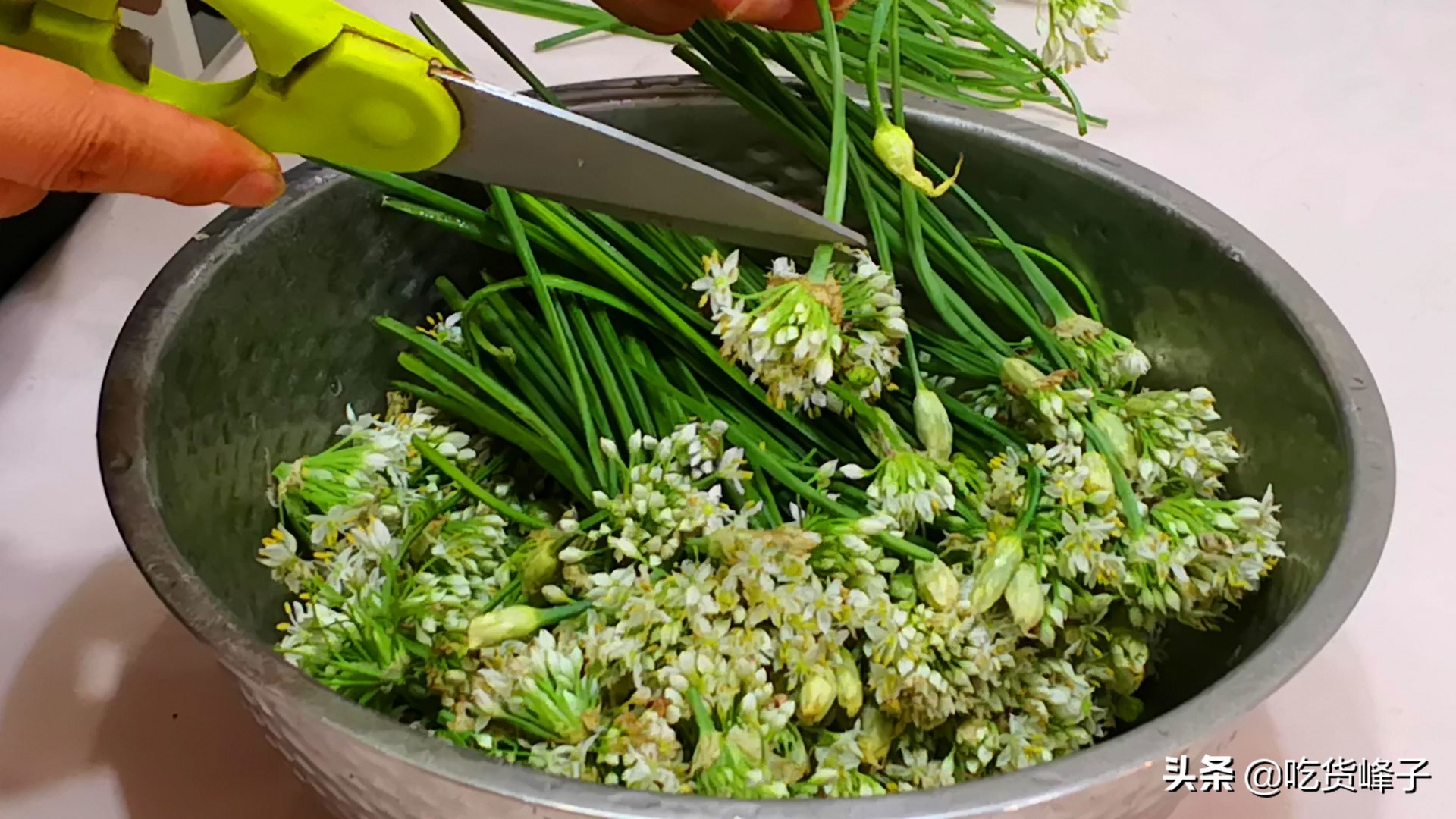 Pickled leek flowers, it is wrong to put salt directly, add more flavor ...