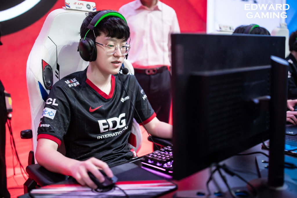 FPX戰勝WE後，LPL冒泡賽最新形勢分析：EDG贏了WE就進世界賽 - 頭條匯