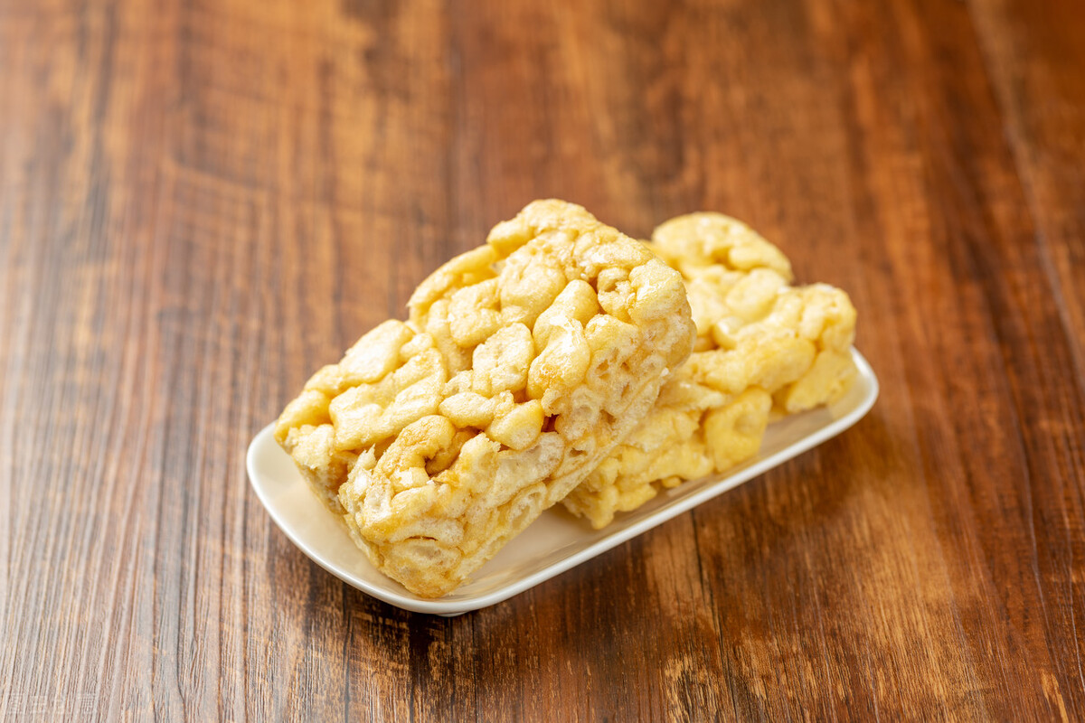 2 eggs and 1 bowl of flour, teach you to make Sachima, easy to operate ...
