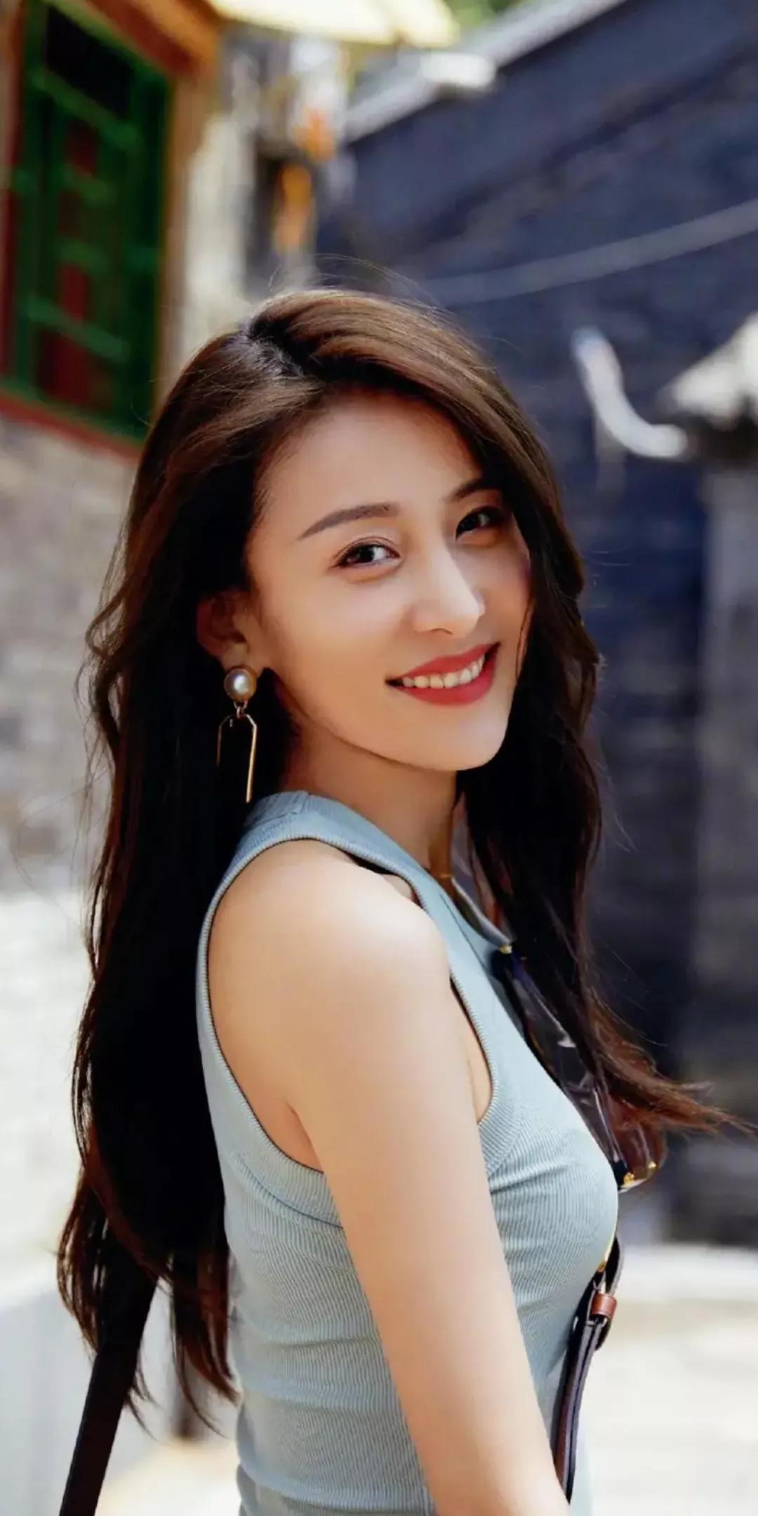 Sometimes beautiful, sometimes delicate, Jia Qing is fascinating - iNEWS