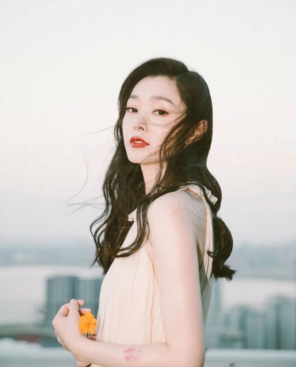 Can a flat face with a flat nose and small features become a beauty ...