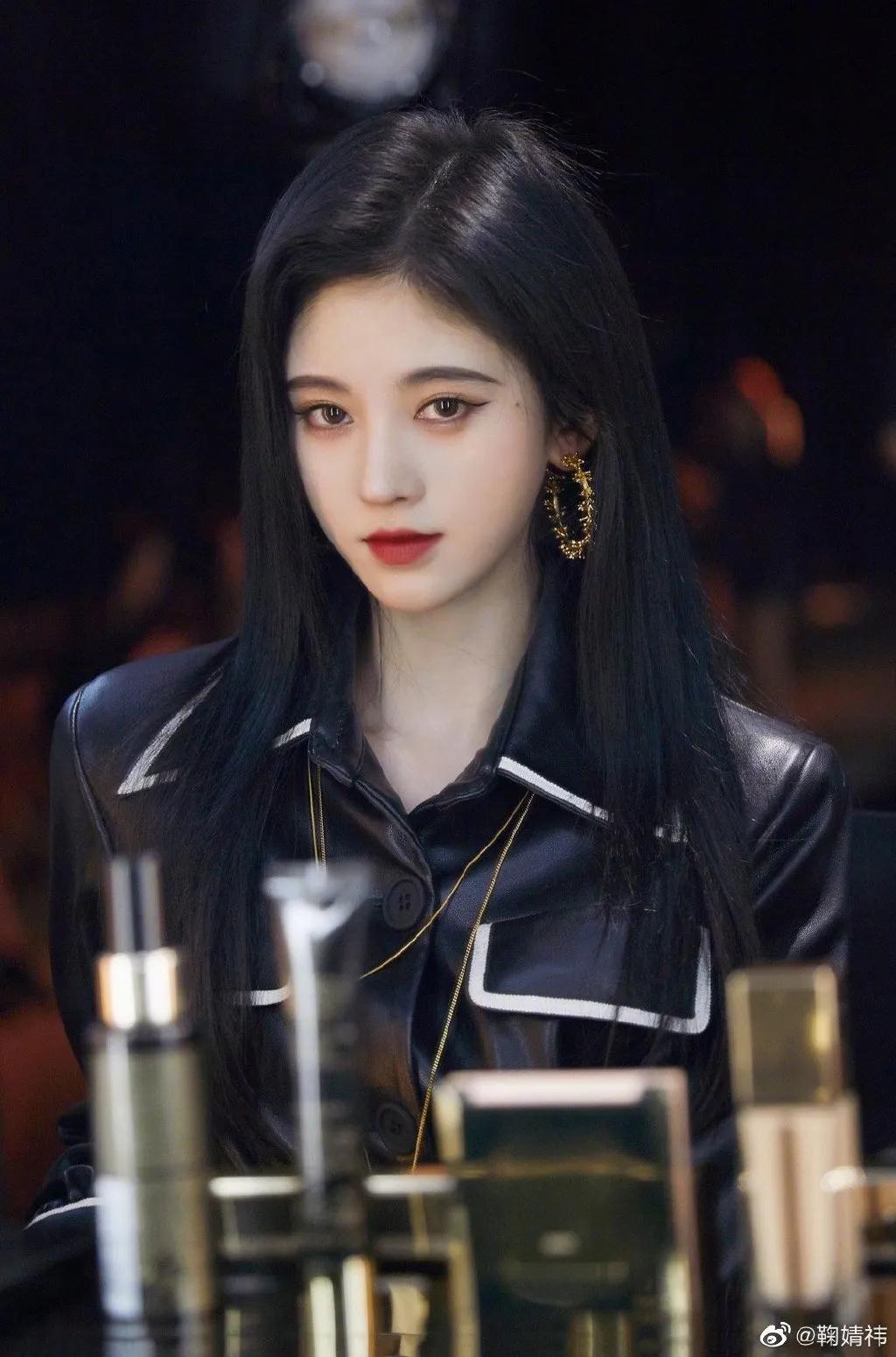 Ju Jingyi got a semi-permanent makeup on her face, right? - iMedia