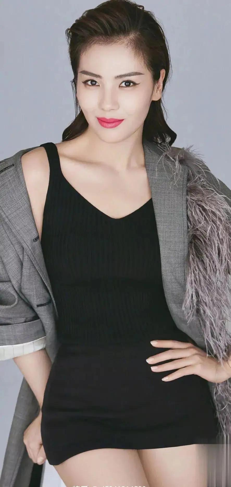 Fashion outfits for female stars - iNEWS