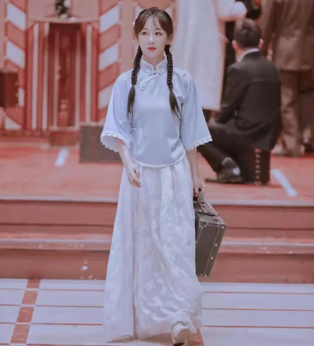 The stars gather together, Liu Shishi takes the protagonist's aura ...