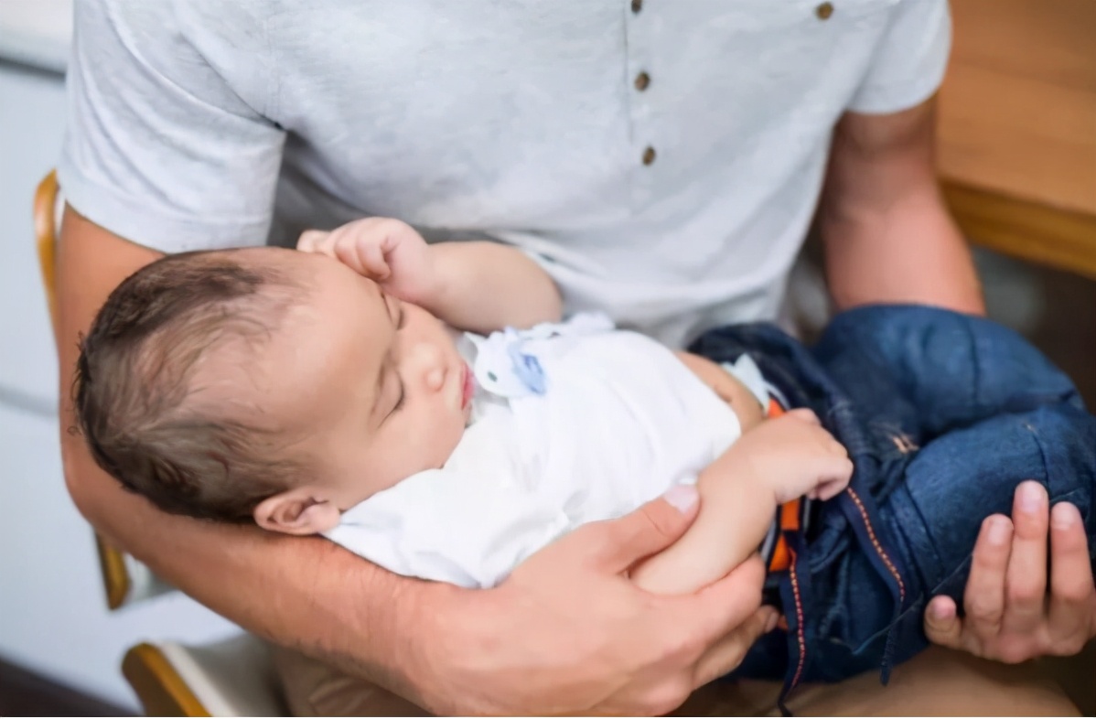 Coaxing a baby to sleep is a problem? "Hand-crank sleep" is not ...