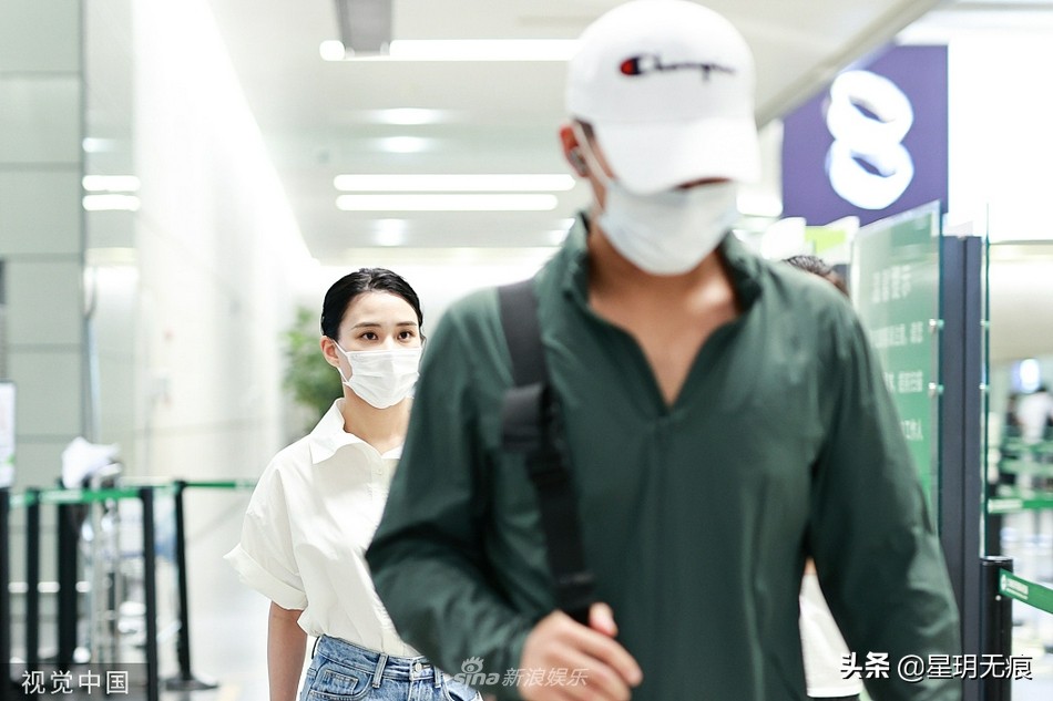 Dou Xiao appeared at the airport, strode down and walked, He Chaolian ...