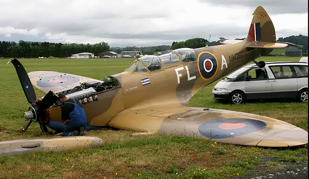 The cost of repairing an old Spitfire - iNEWS
