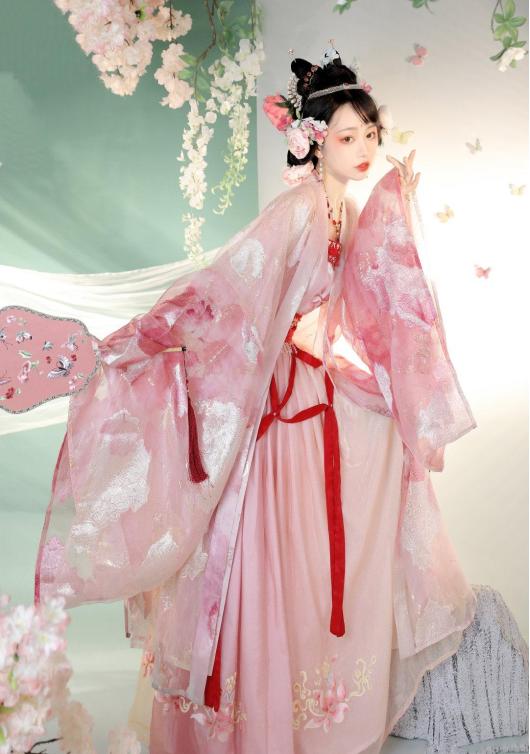 The chest is lively and the waist is fresh. When wearing Hanfu, do you ...