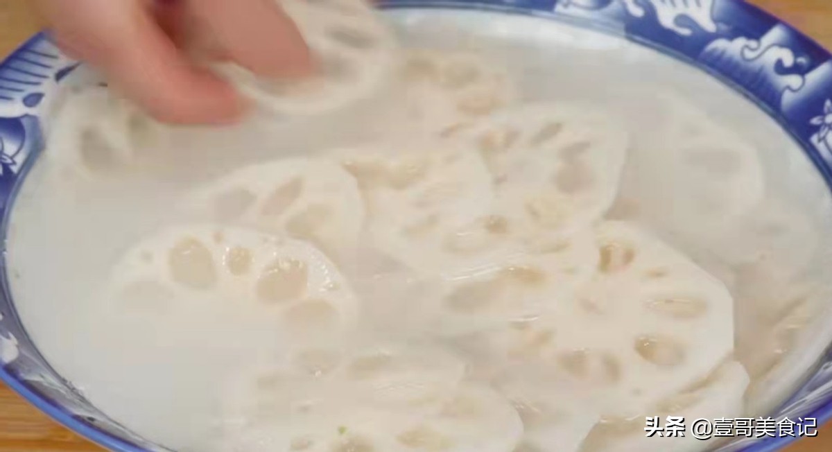 The lotus root should not be washed directly with water, which is ...