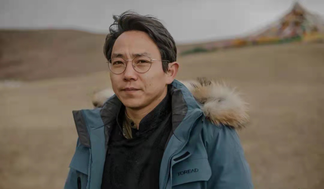 After Ding Zhen became the top performer, the man behind him was crazy ...