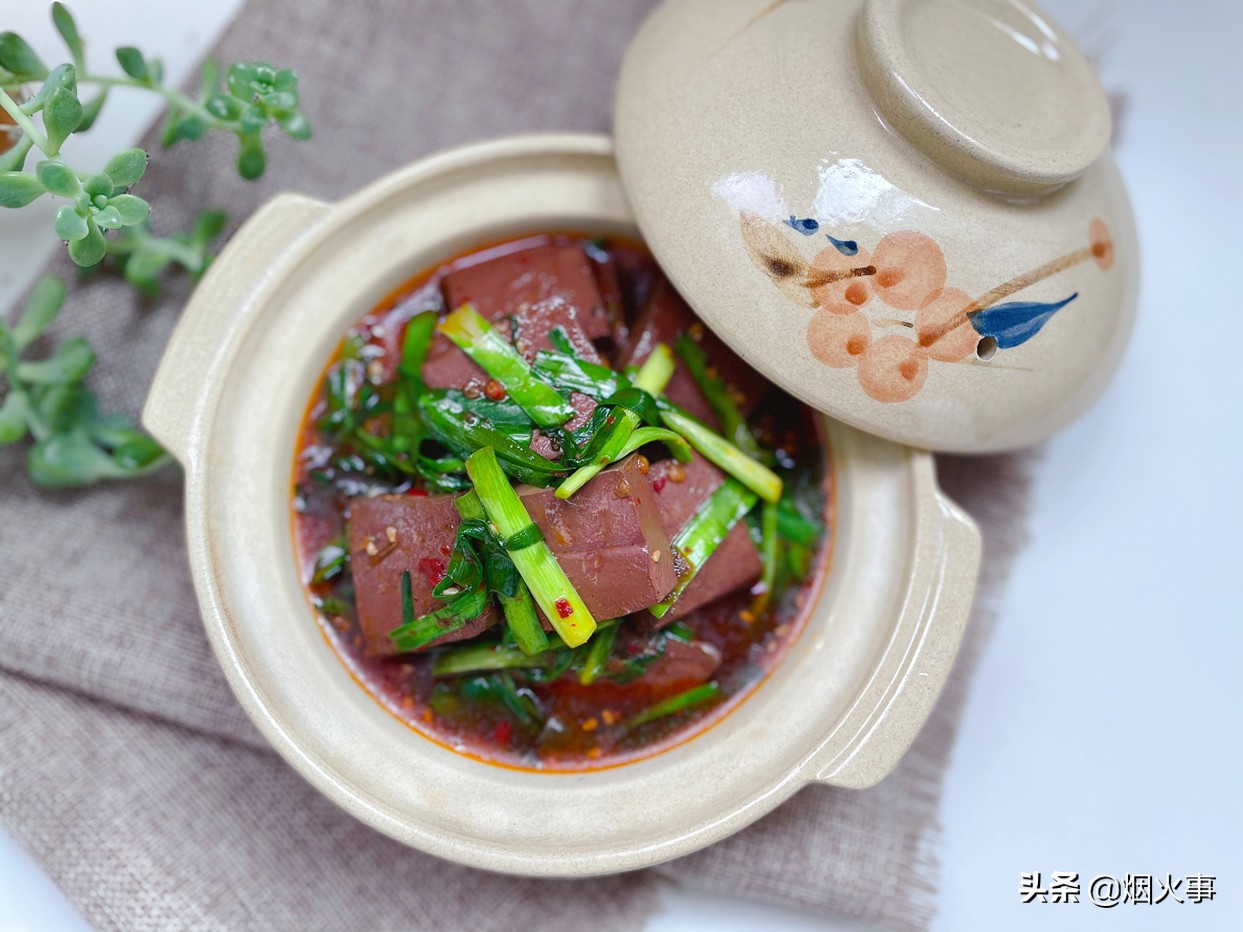Don't just eat duck blood in hot pot, it's spicy and smooth. It costs 3 ...